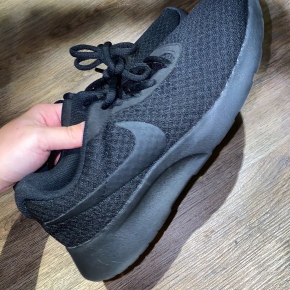 Nike | Shoes | Black Nike Athletic Shoe | Poshmark